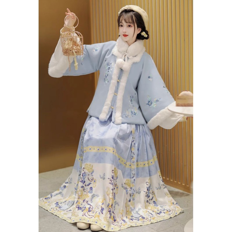 Ming Dynasty Clothing Square Collar Butterfly Flower Women
